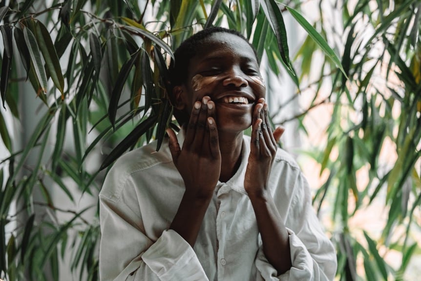 What is Face Tapping and Its Benefits? - OhDaisey