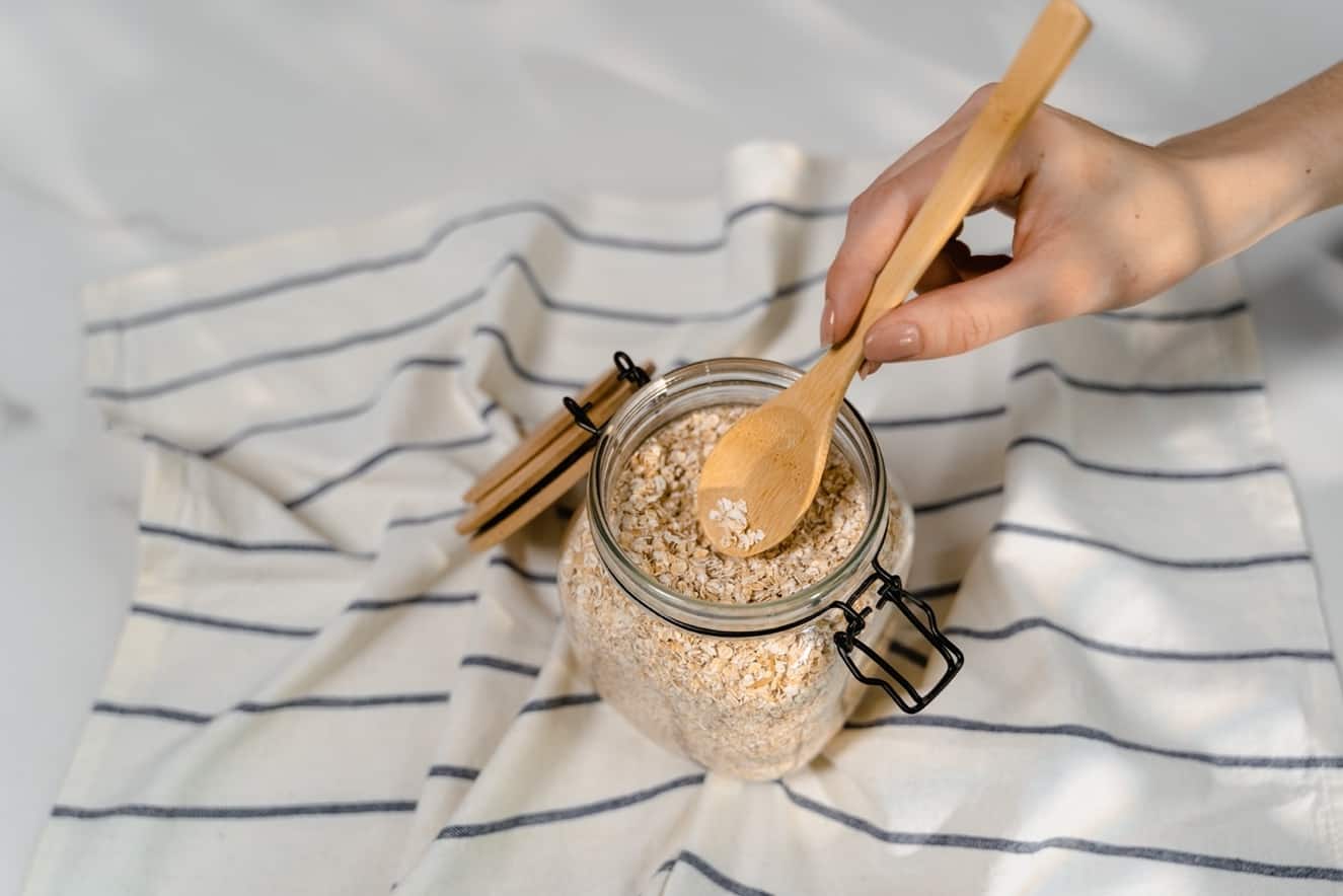 5 Best Soothing DIY Oatmeal Face Mask For Glowing Skin - OhDaisey